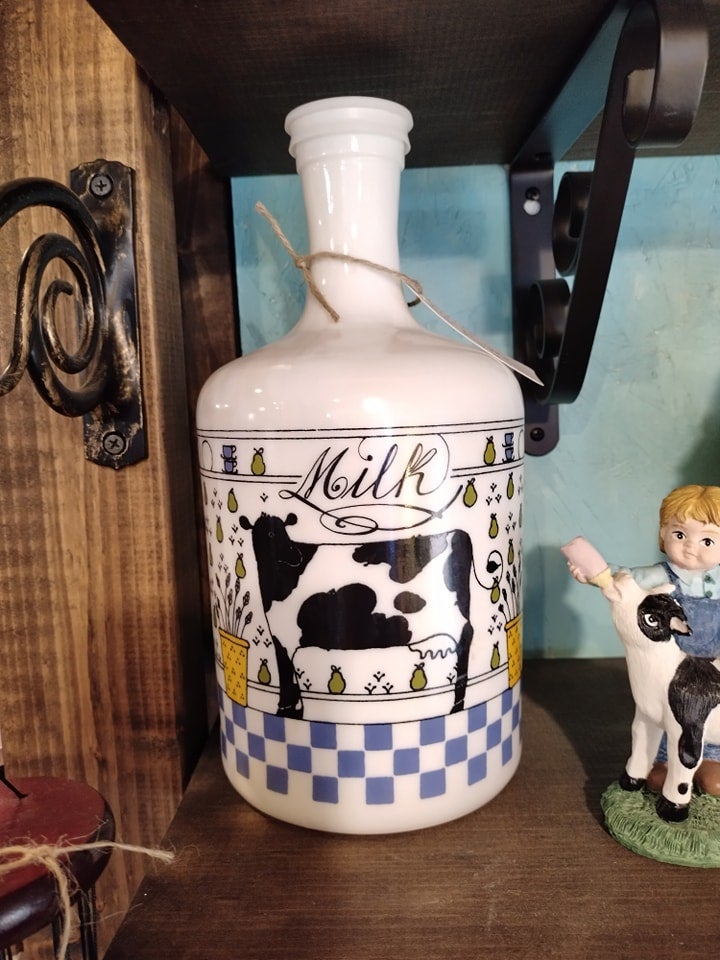 LM1725 - VINTAGE 1982 ALAN WOOD COW MILK JUG | Vintage Vibe Home