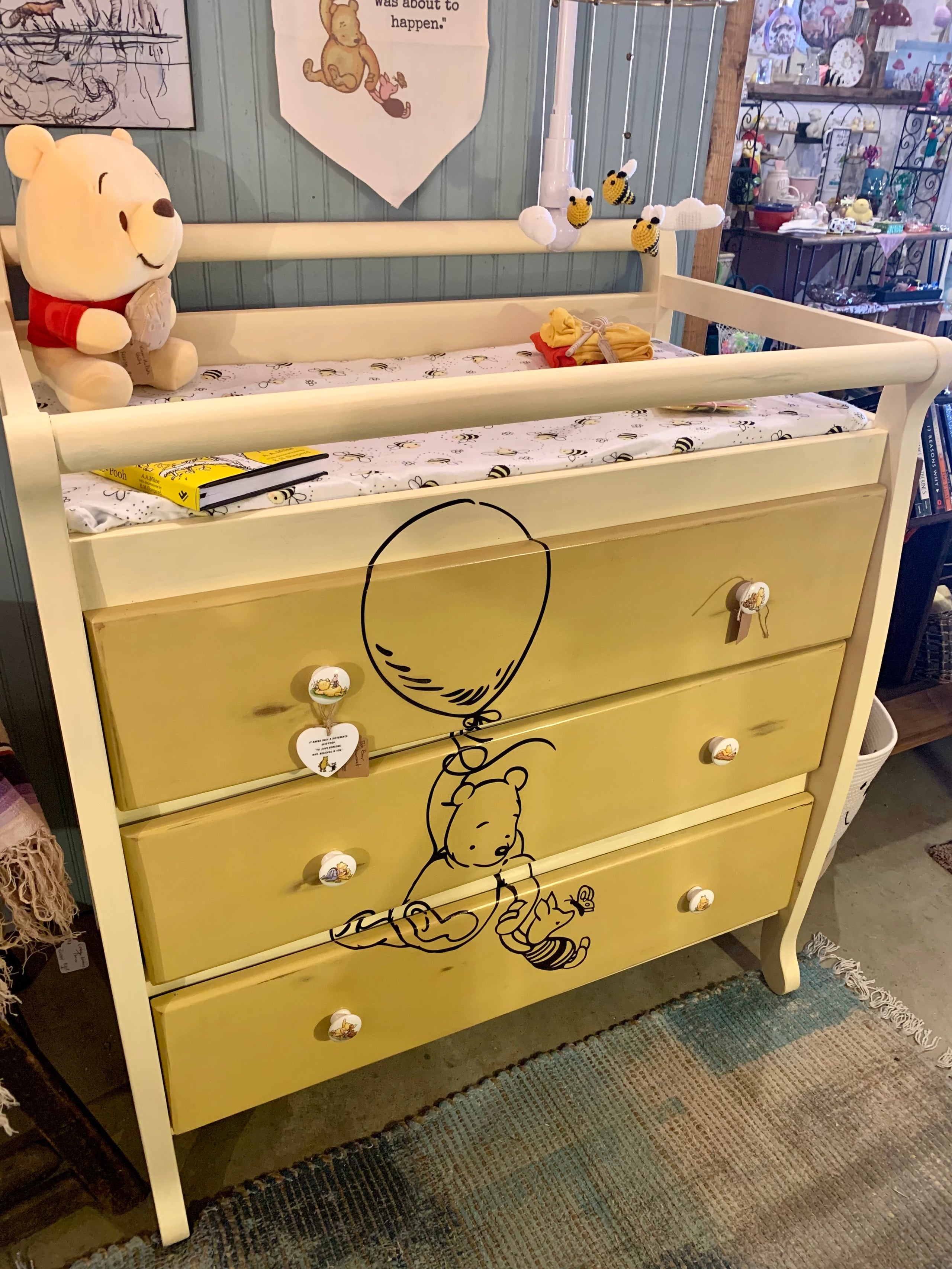 RC2046 - VINTAGE POOH BEAR CHANGING TABLE | Vintage Vibe Home